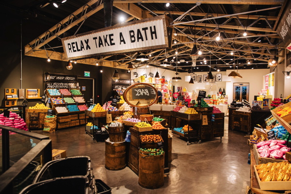 Premium Beauty News - Lush ouvre sa plus grande boutique française à La ...